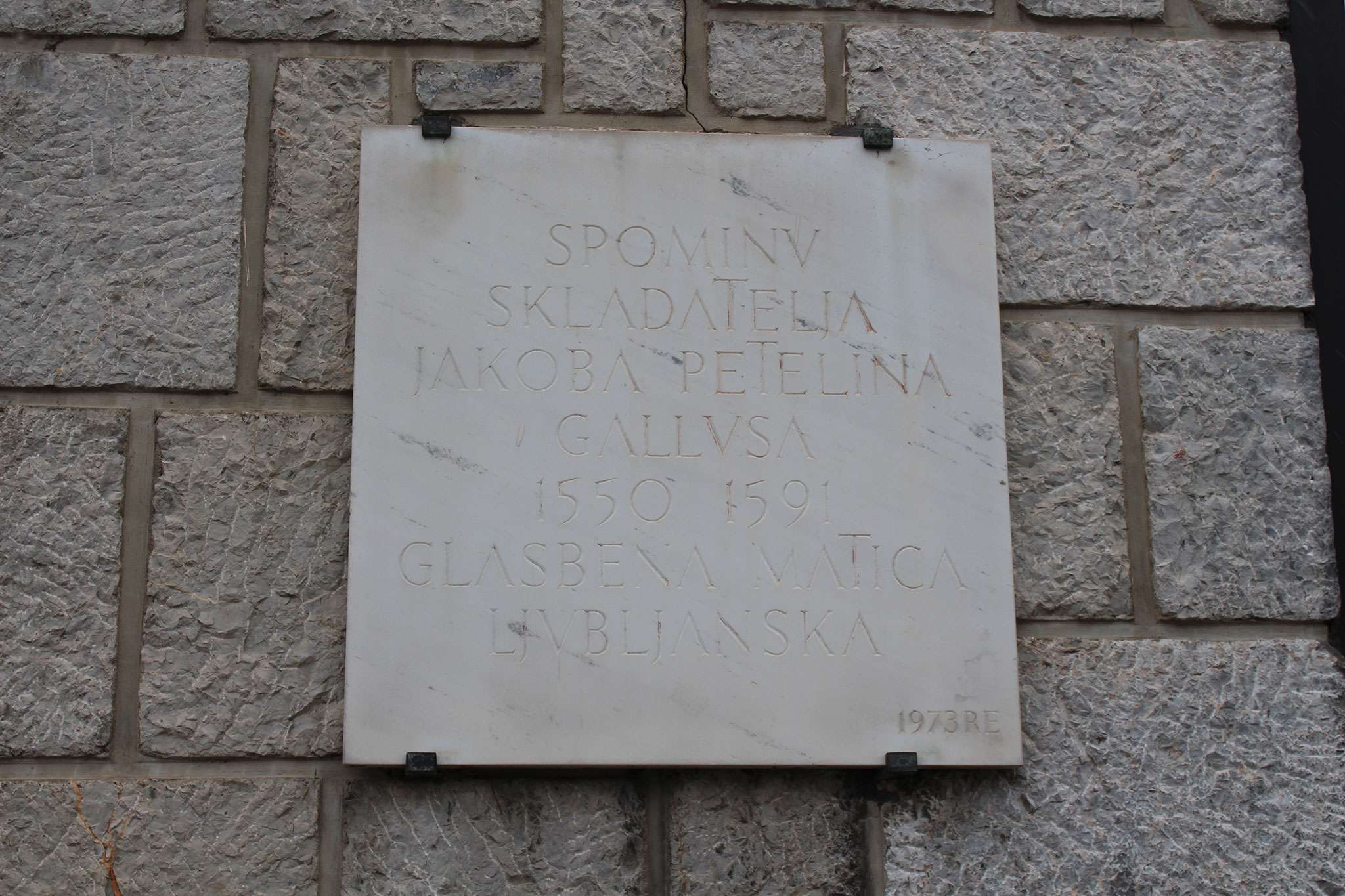 Commemorative Plaque to Jacobus Handl Gallus – Momus