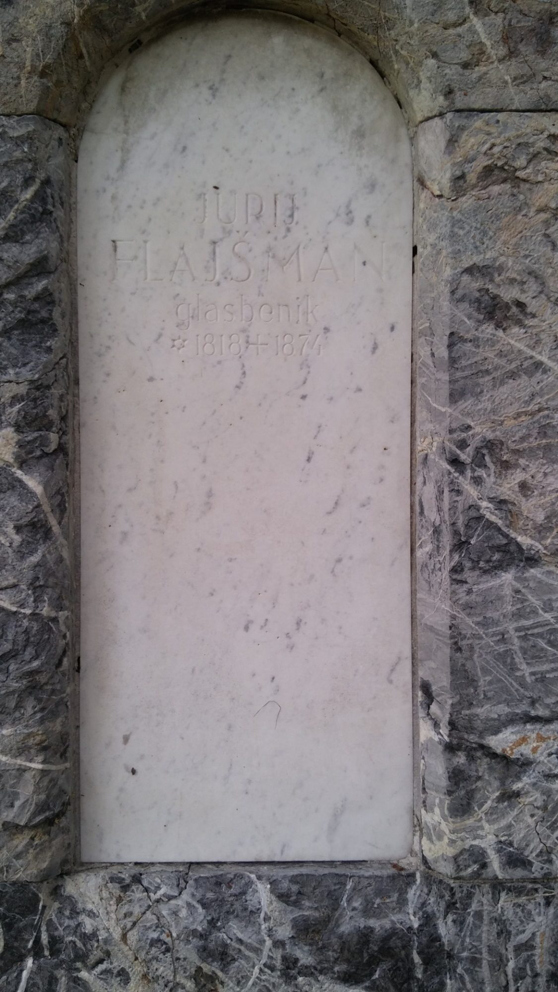 Spominski park Navje – Momus