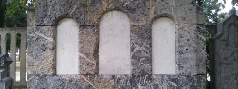 Spominski park Navje – Momus