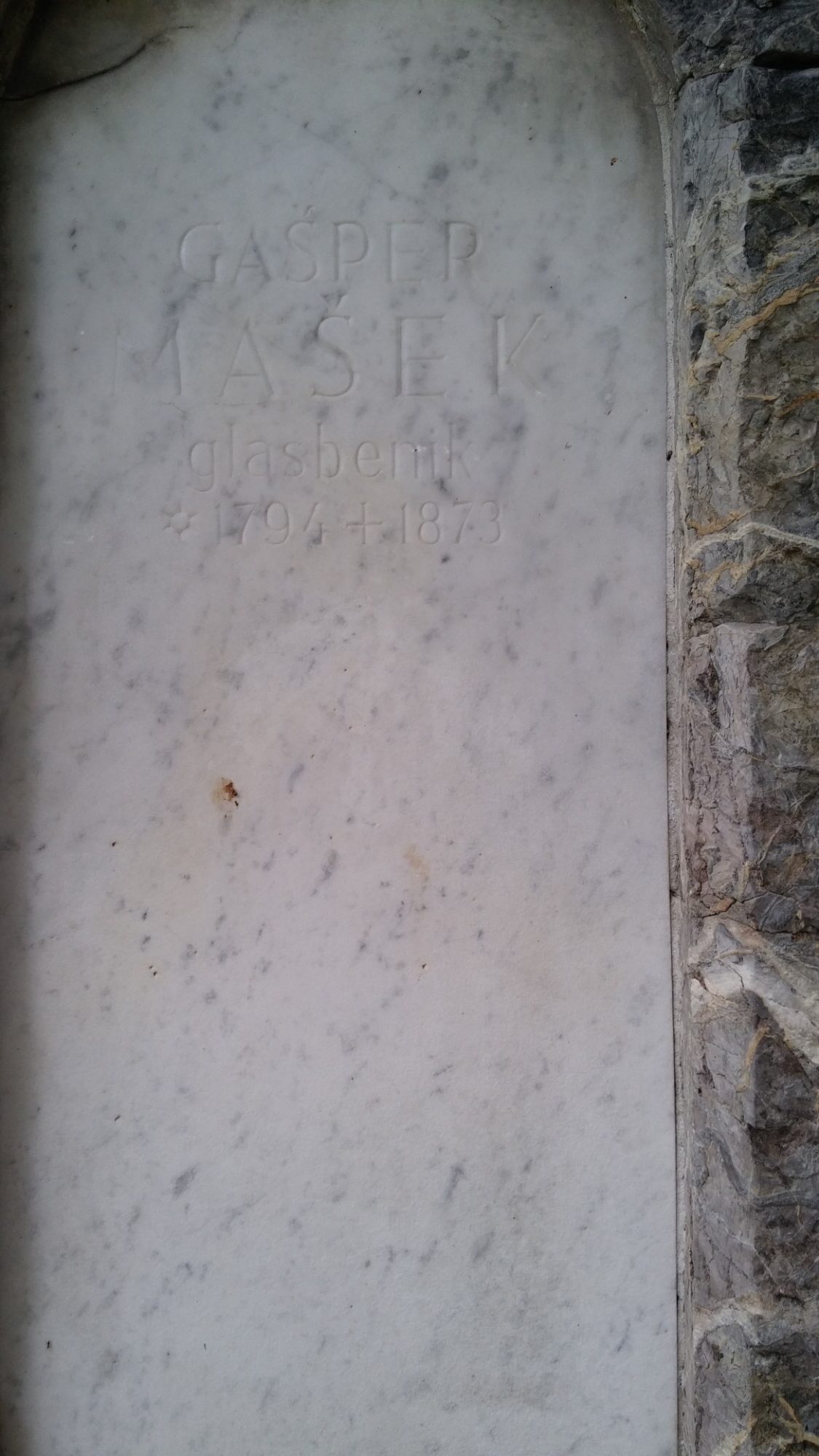 Spominski park Navje – Momus