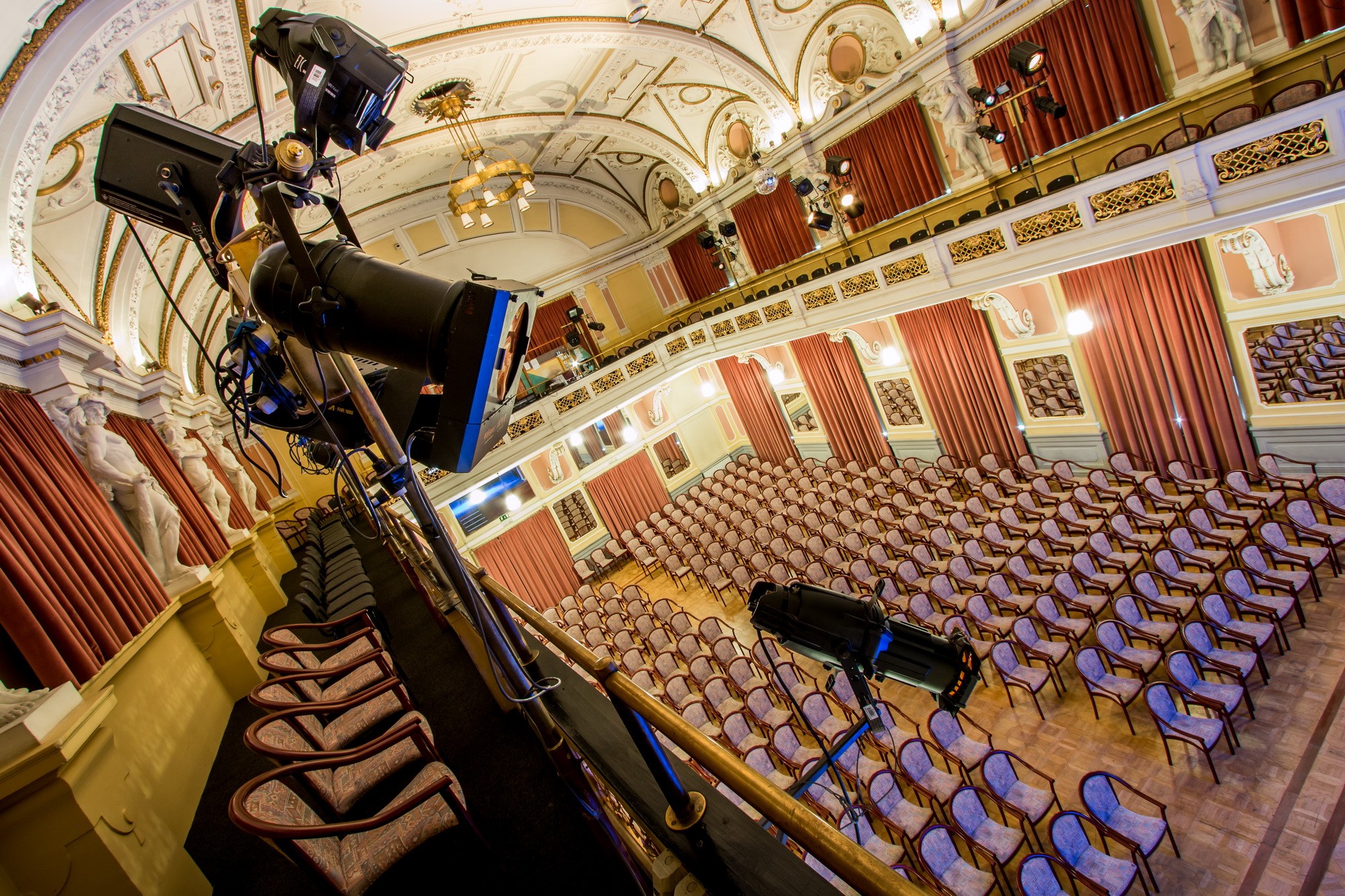 Narodni dom Maribor – Momus